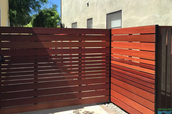 Side Fence Ideas - 8 Best Fencing Options for the Side of Your House ...