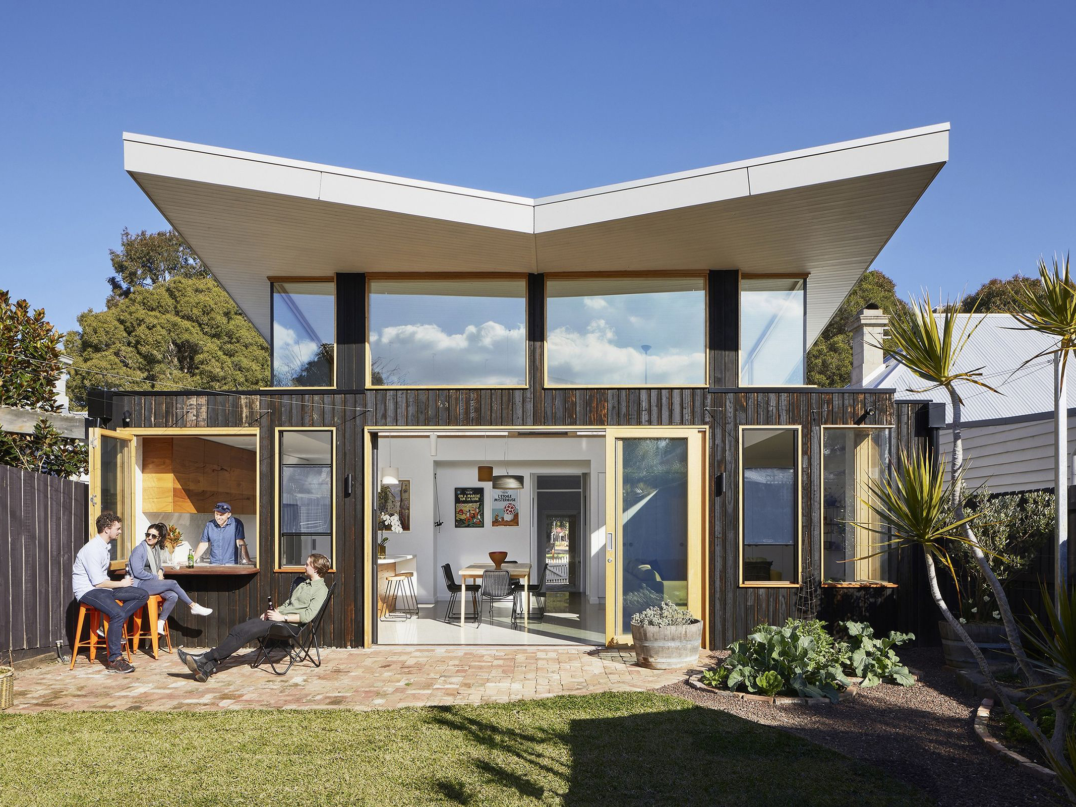 Sculptural roof shines in a sun-drenched Melbourne home | Architecture ...