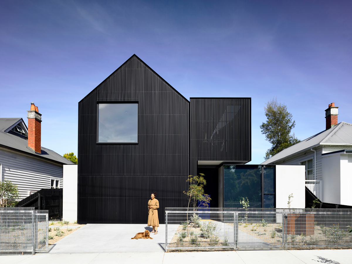 “Bold sculptural piece” sits proudly in suburban Melbourne ...