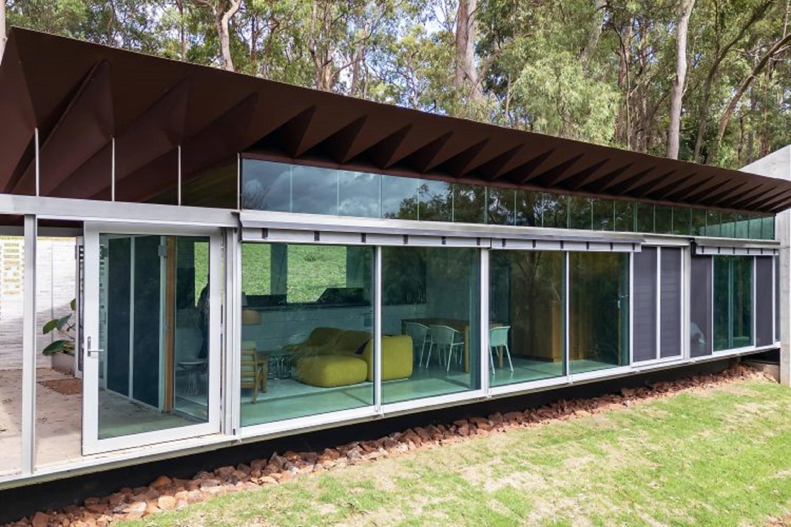 Alspec's glazed doors and windows maximise views and bushfire ...