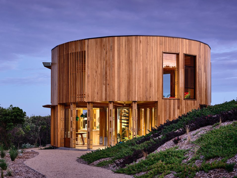 The timber beach house that’s “all front” | Architecture & Design