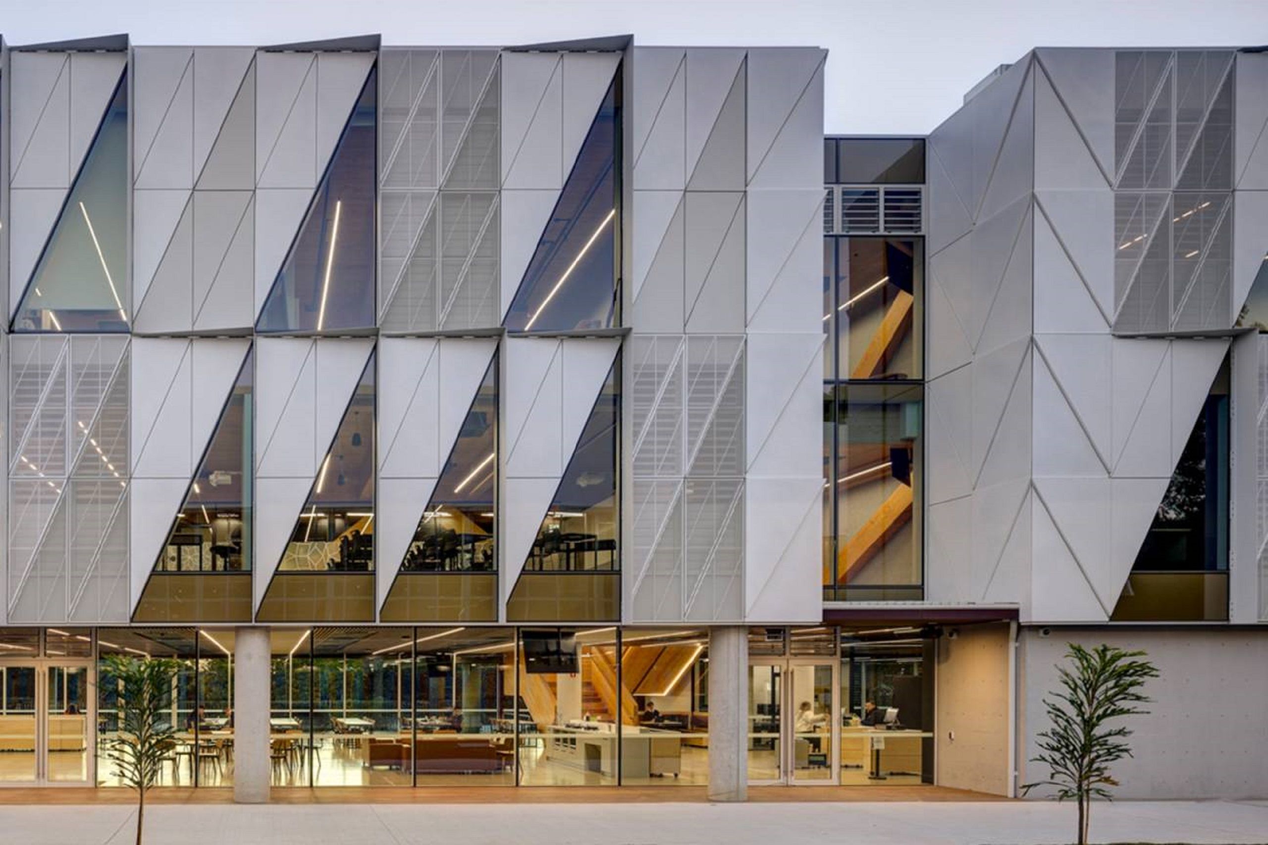 Safetyline Jalousie louvre windows ensure optimal airflow and thermal ...