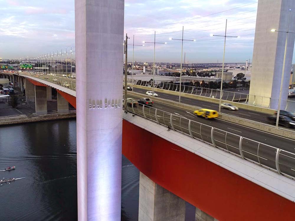 Bolte Bridge safety barrier created with X-TEND mesh screens and cables ...