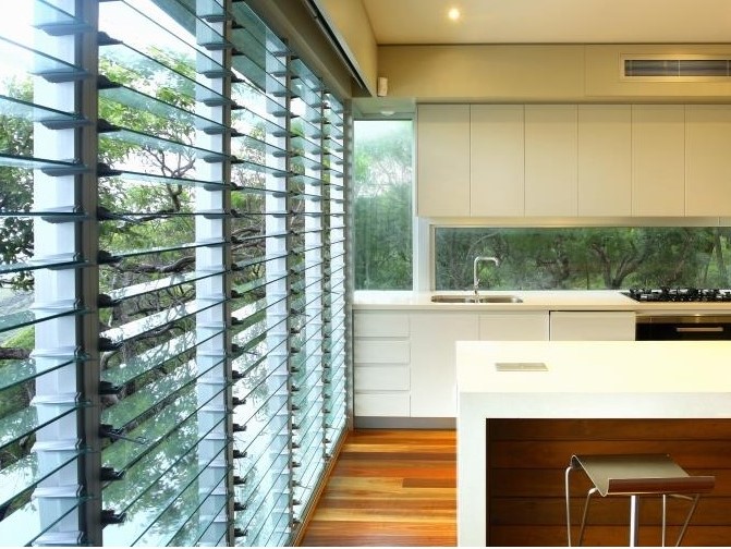 Customising options: Screens and louvre window systems | Architecture ...