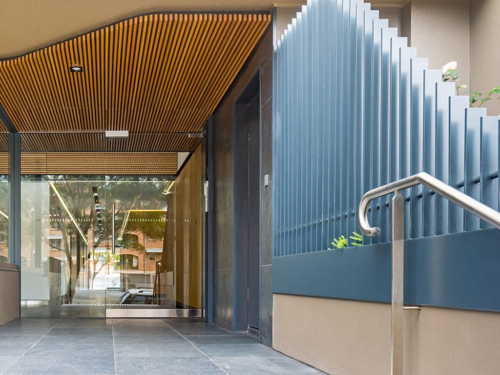 Connecting indoor and outdoor spaces using timber panelling ...