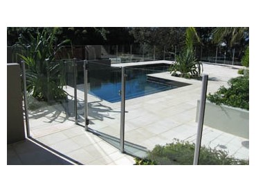 Pool fencing from Aluminium Balustrades North Coast | Architecture & Design