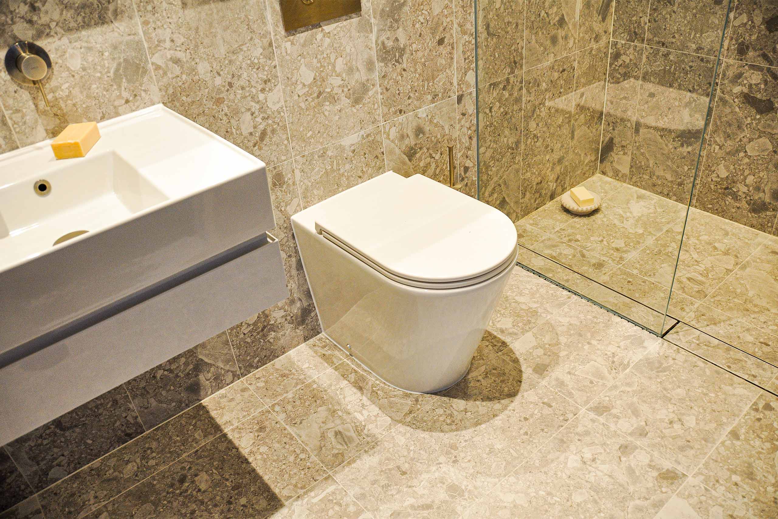 Smart Wet Room Design for Compact Urban Bathrooms | Stormtech ...