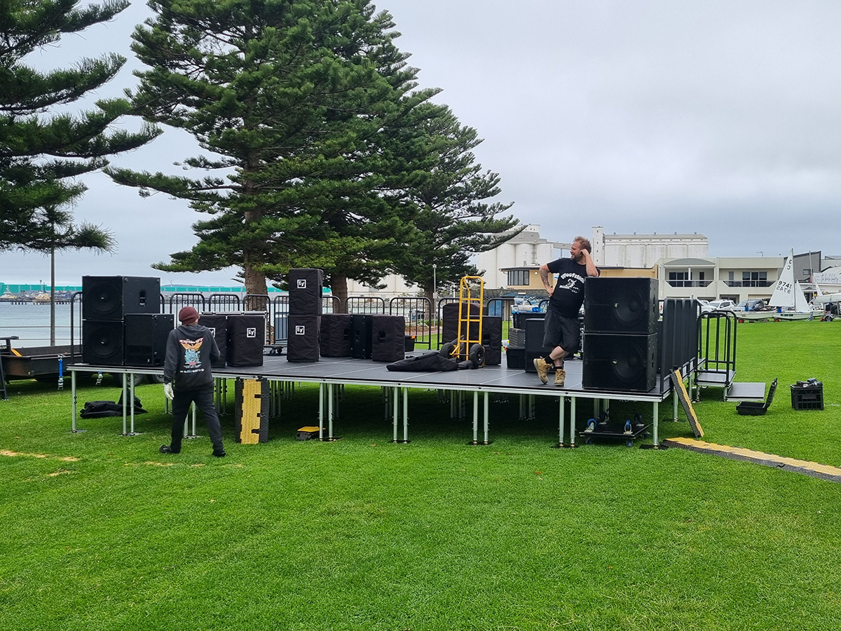 Height Adjustable Stage | Architecture & Design