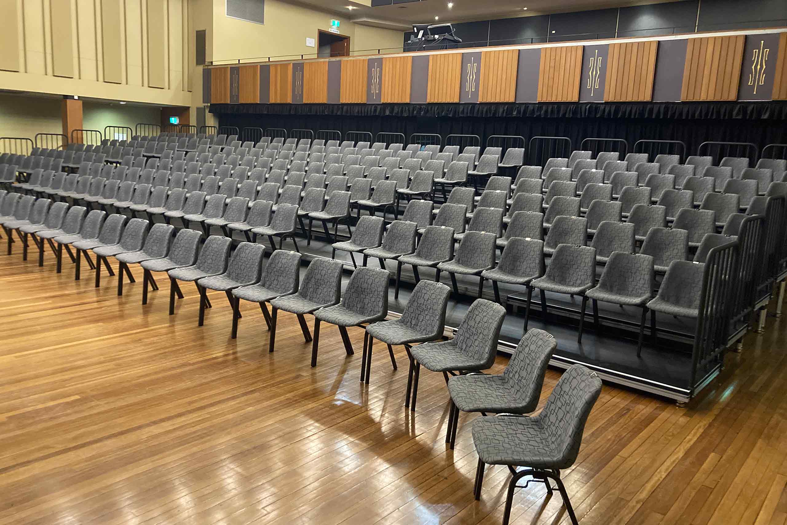 Tiered seating riser | Architecture & Design