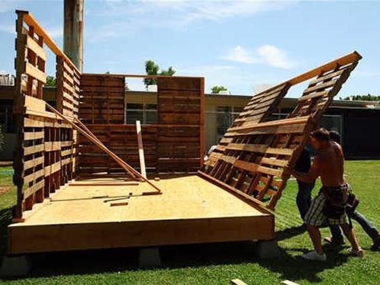 How to design a house from pallets [Video] | Architecture & Design